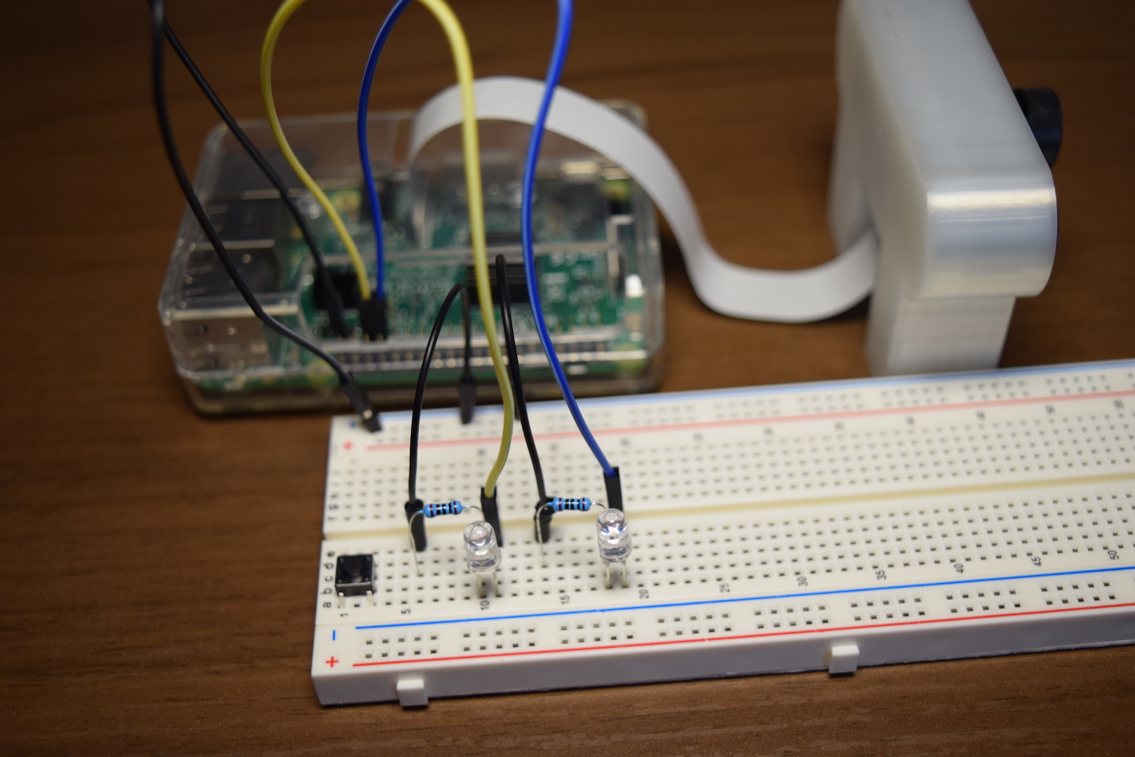 Raspberry Pi（Raspbian）でLEDを点灯/消灯させるプログラムを作る #Python - Qiita