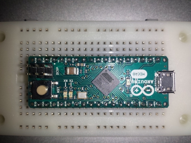 Arduino MicroでLチカ(その1) #VSCode - Qiita
