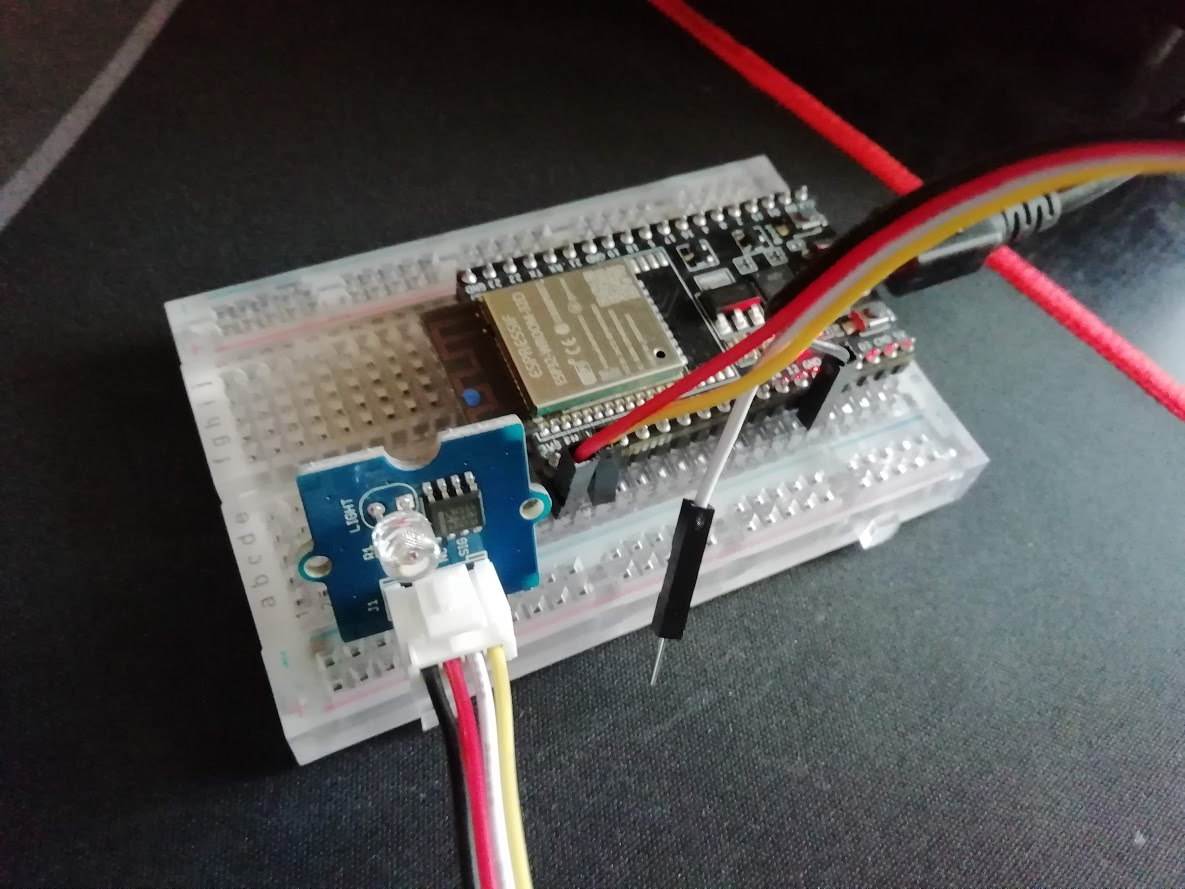 groveの光センサをESP32で使用する #Arduino - Qiita
