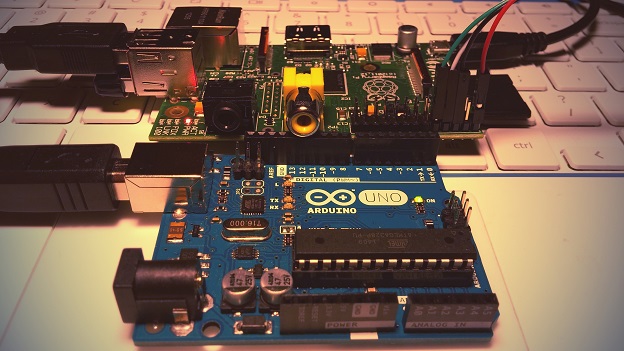 Raspberry PiからArduinoをJohnny-FiveとFirmataで操作する #Node.js - Qiita