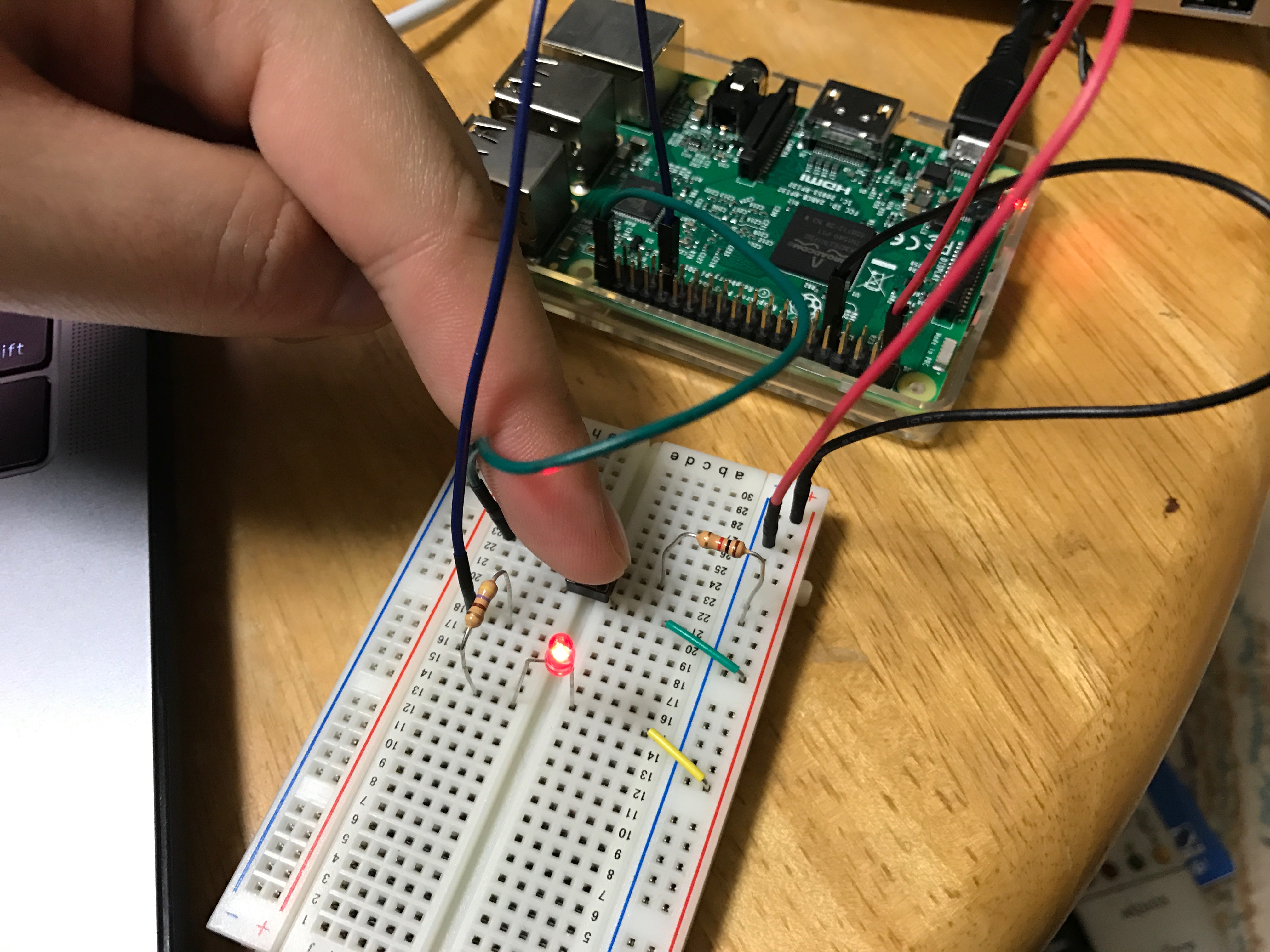 Android ThingsをRaspberry Pi3で使ってみた #RaspberryPi - Qiita